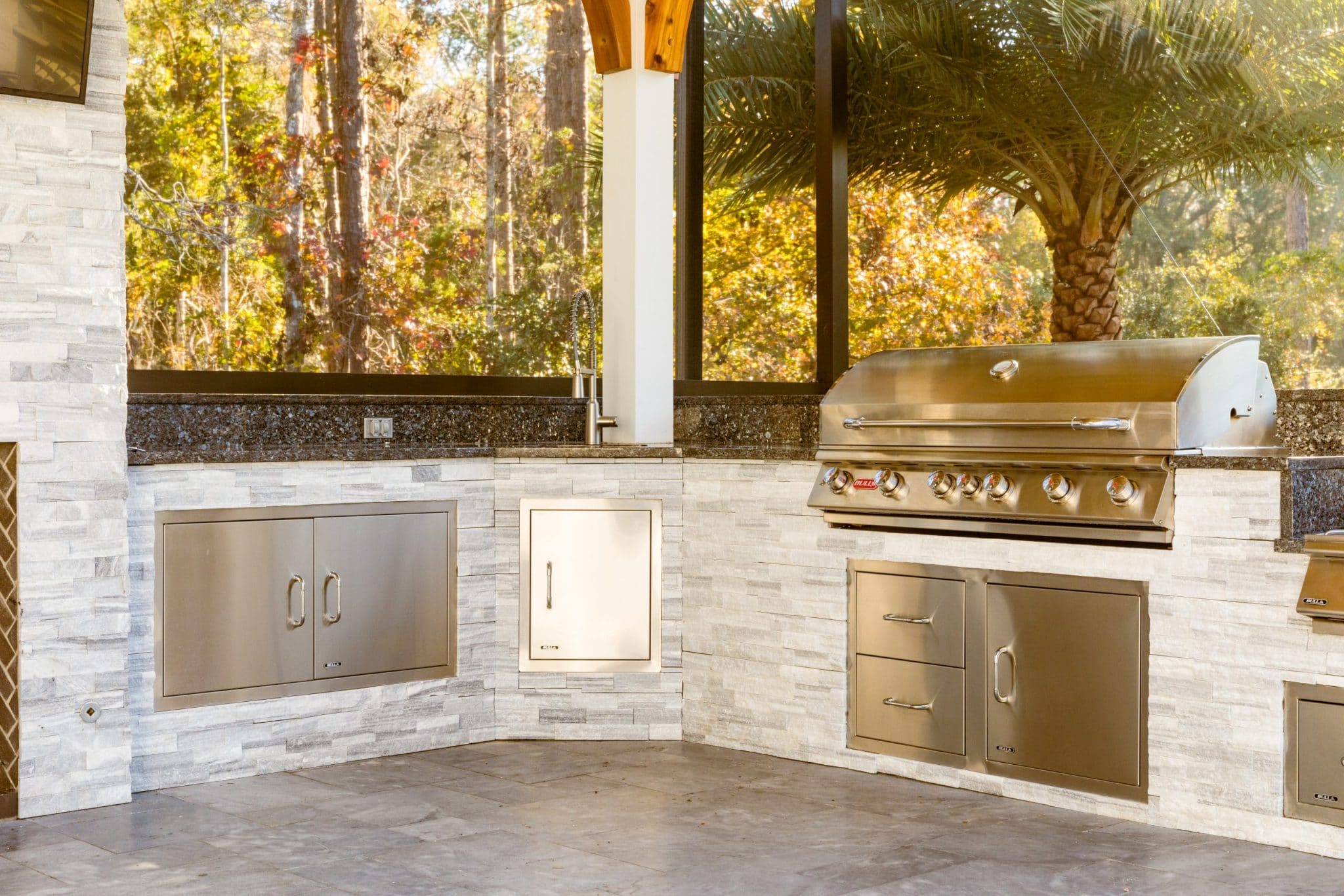 What Not to Forget When Building a Custom Outdoor Kitchen